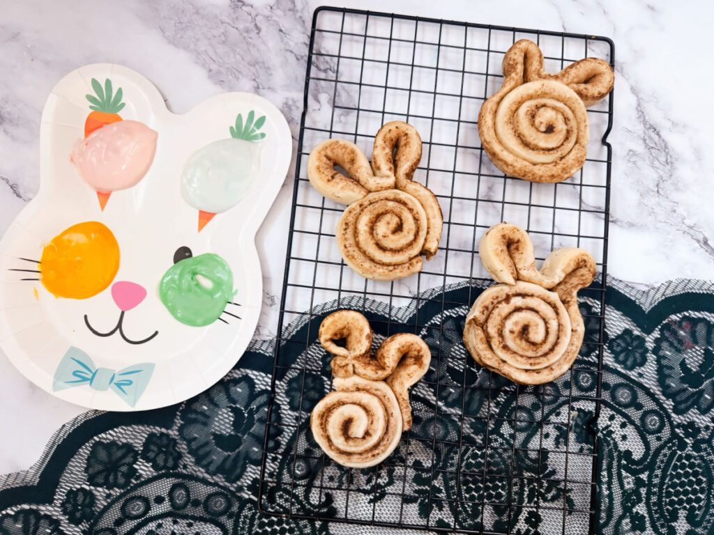 Easter Bunny Cinnamon Rolls: A Sweet Treat for the Whole Family!