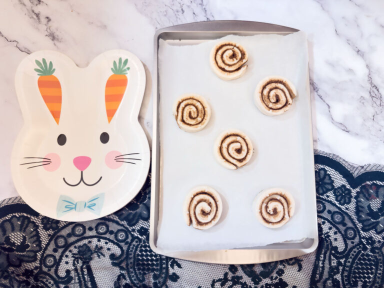 Easter Bunny Cinnamon Rolls: A Sweet Treat for the Whole Family!
