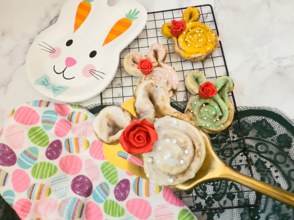 Easter Bunny Cinnamon Rolls: A Sweet Treat for the Whole Family!
